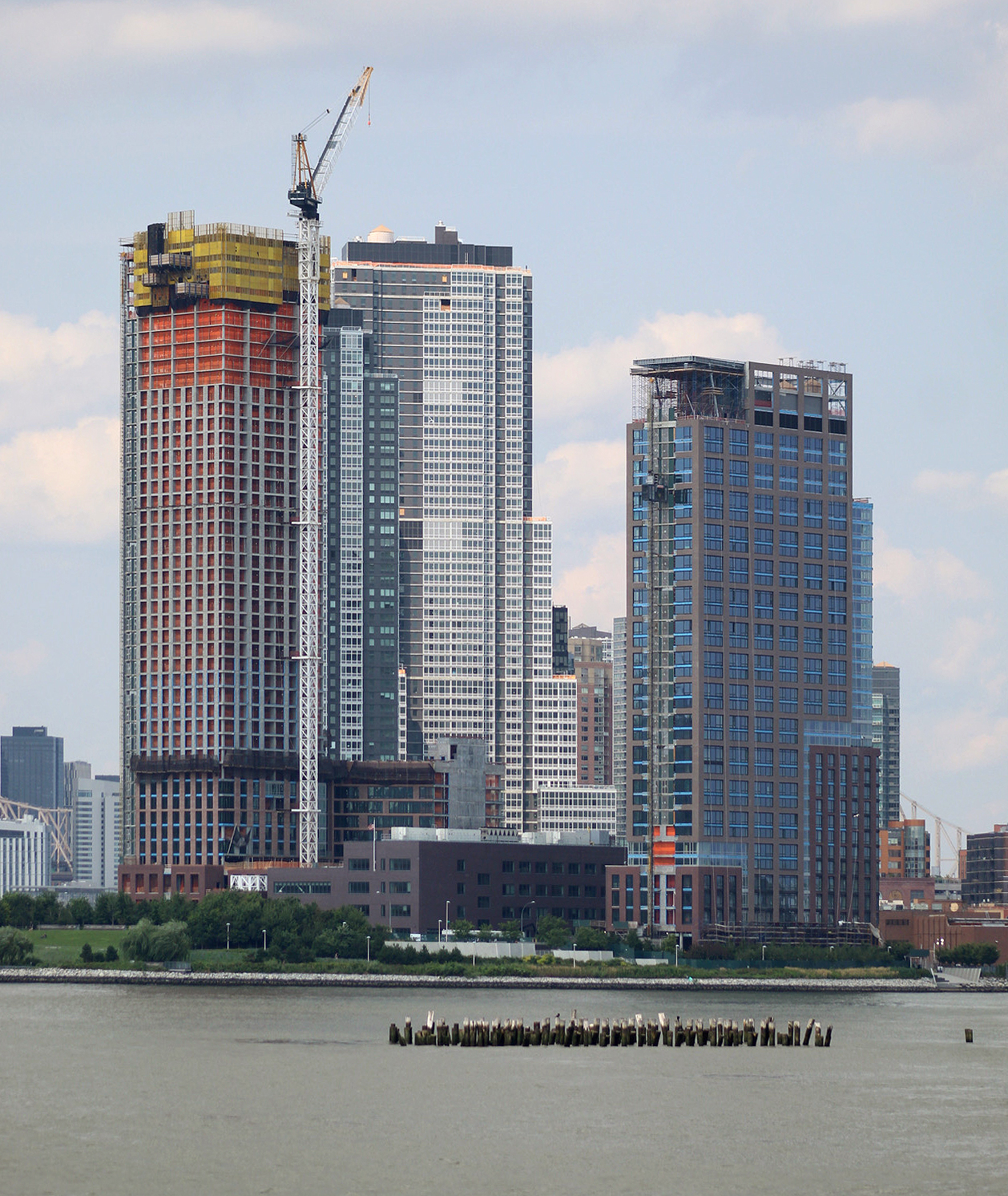 58-Story 'Parcel F' Rises Past Halfway Mark in Hunters Point South ...